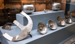 How to Photograph Artifacts - The Archaeological Box